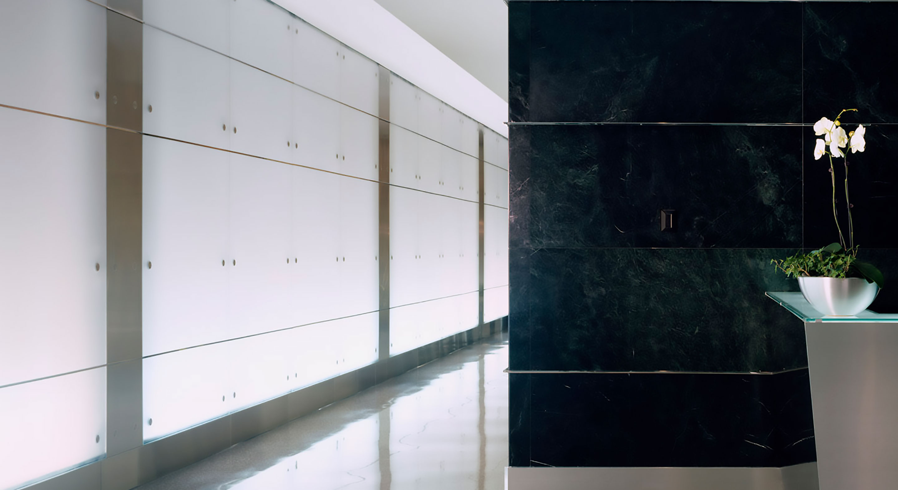 200 West Jackson Lobby - FISHER MARANTZ STONE